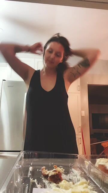Live Tiktok Flashing Funneling Her Fans From Tiktok Should Go Live
