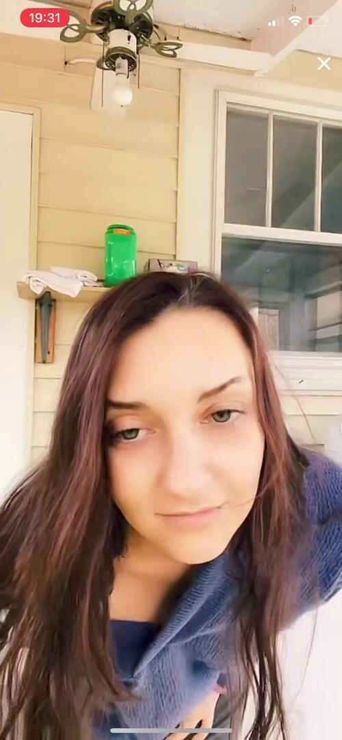Live Slips Downblouse During Live Hd Mp4 050 500x1080